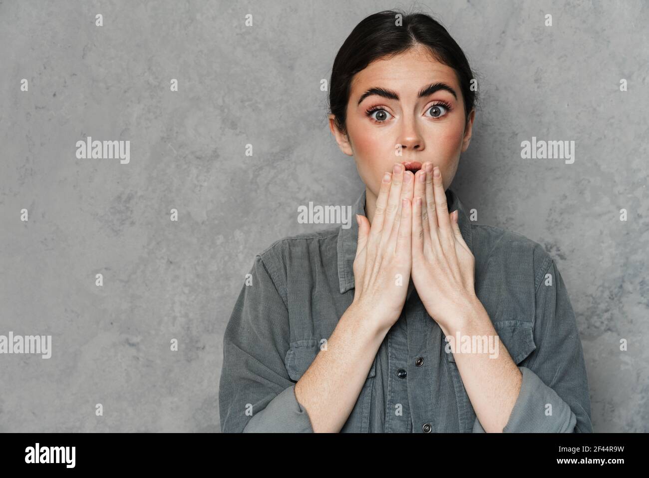 Hands over mouth hi-res stock photography and images - Alamy