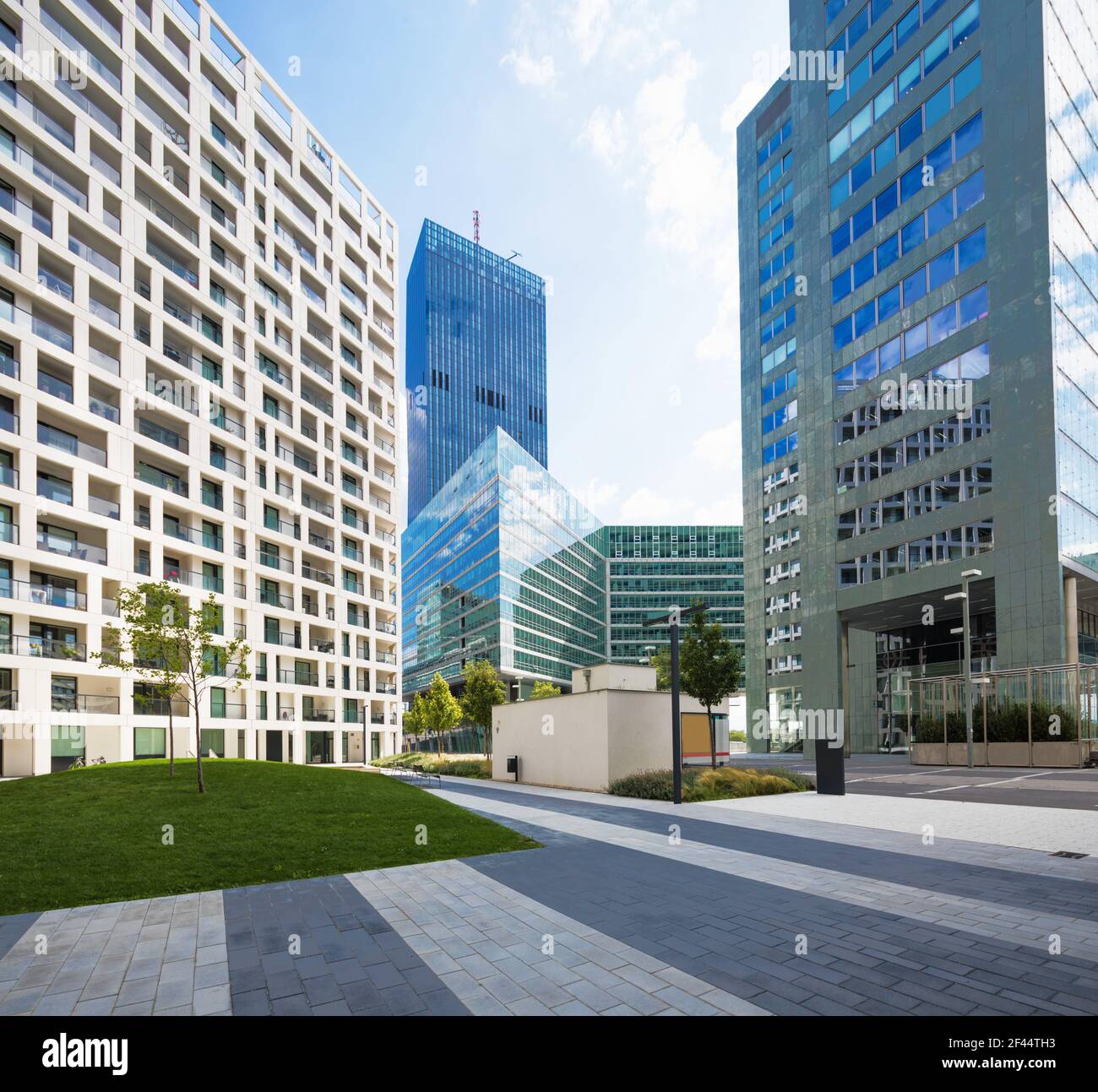 Minimal building hi-res stock photography and images - Alamy