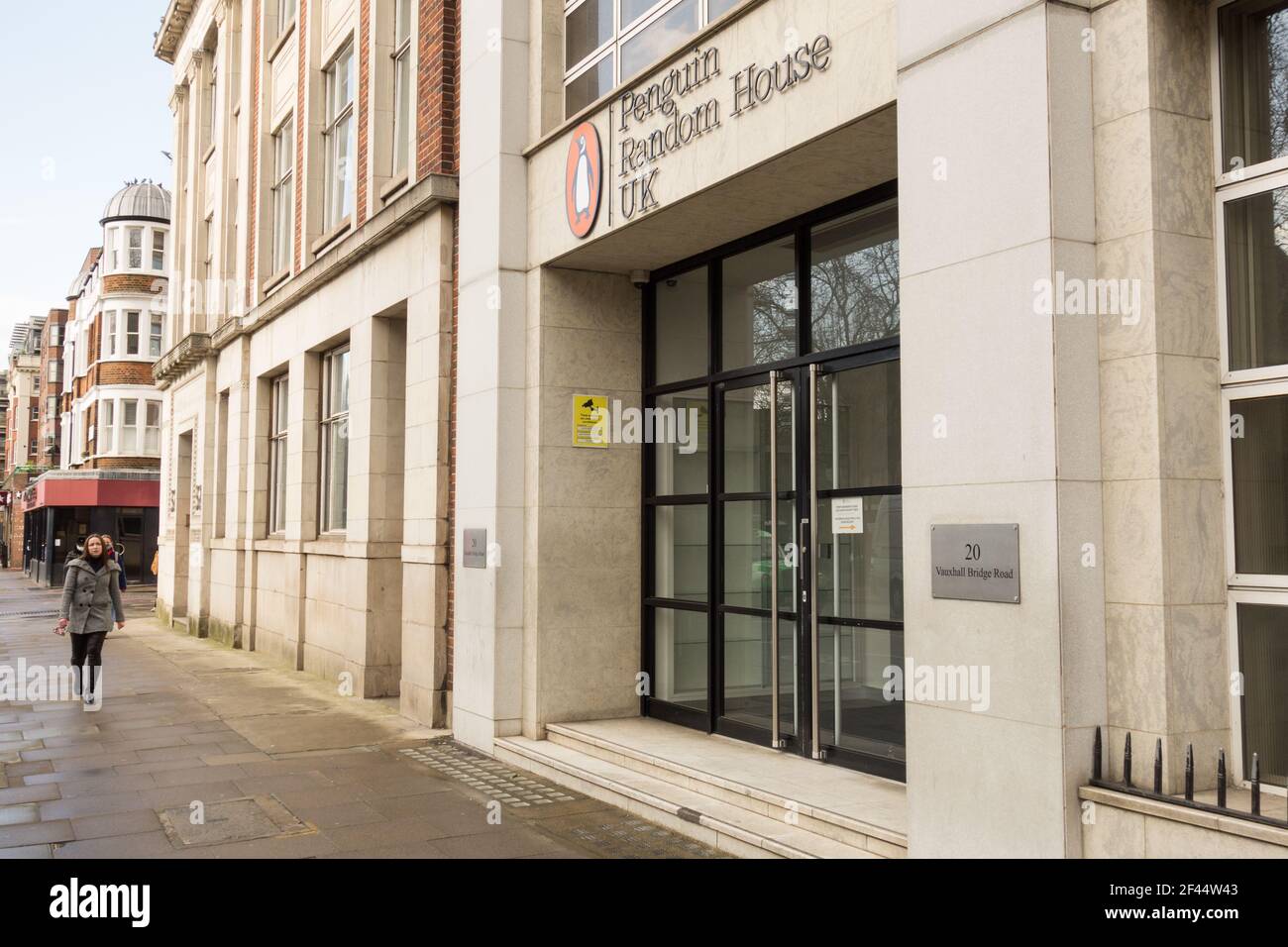 Penguin random house headquarters hi-res stock photography and images ...