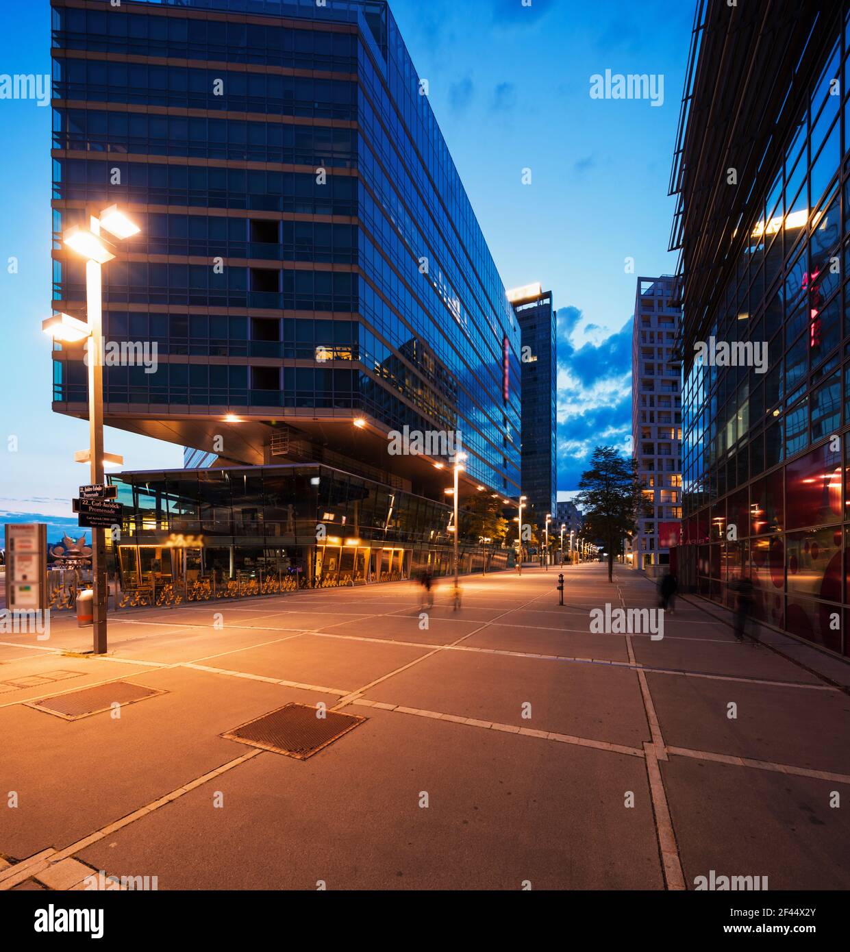 Modern exteriors city buildings hi-res stock photography and images - Alamy