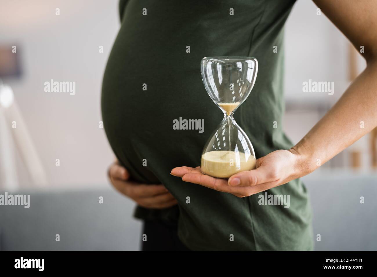 Clock family hi-res stock photography and images - Alamy