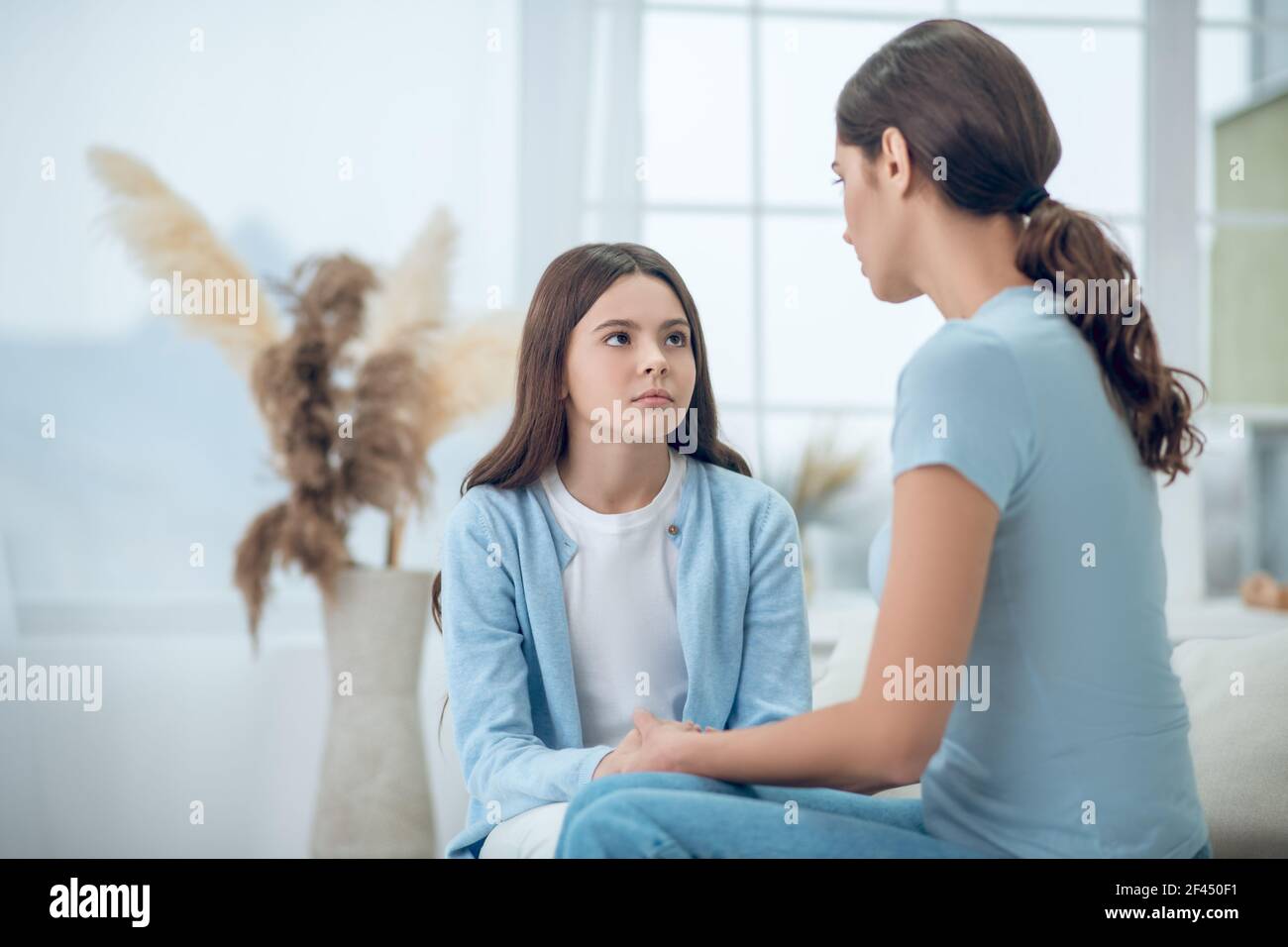 Teenager look back sad hi-res stock photography and images - Alamy