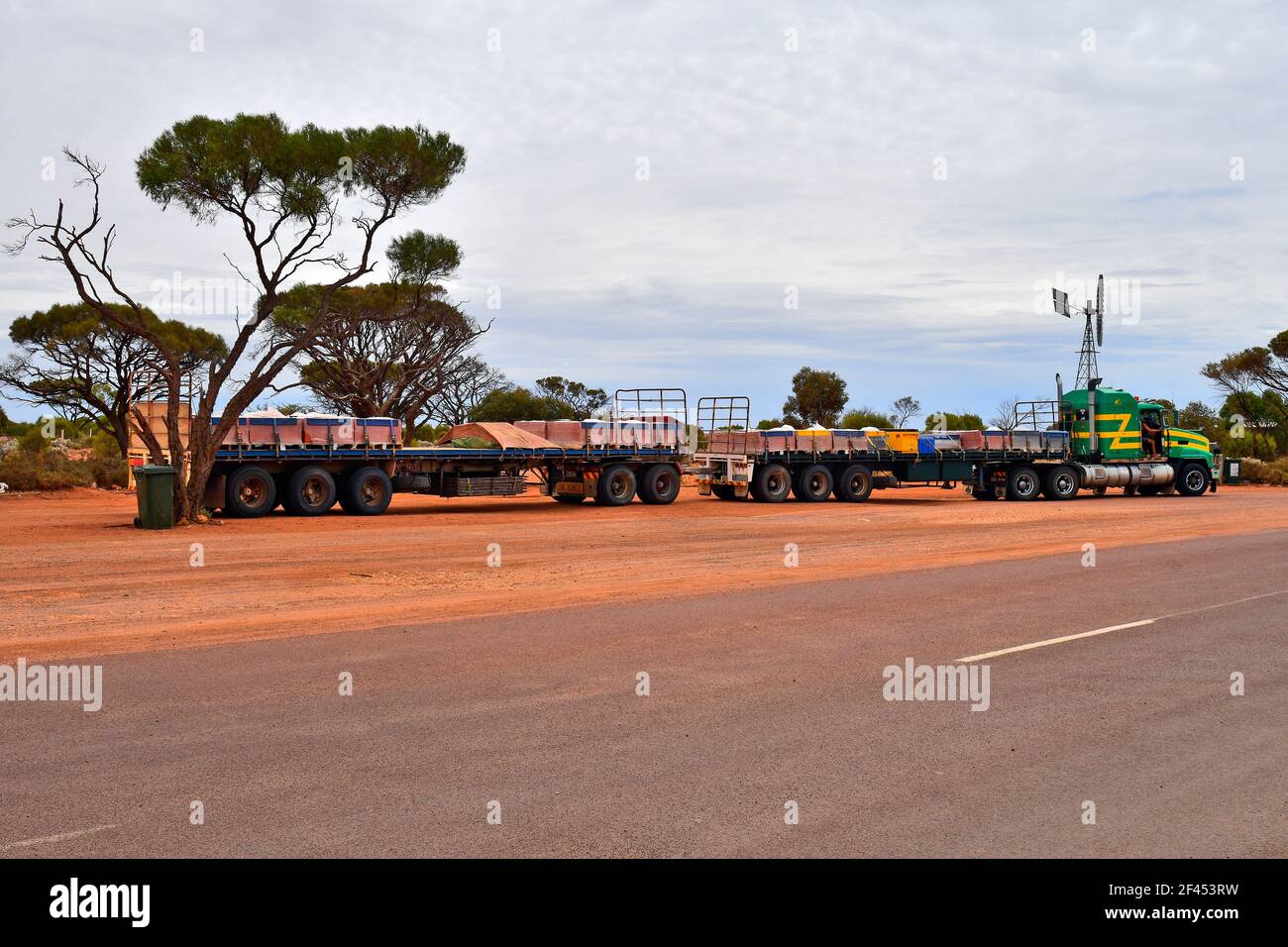 Stuart highway australia roadhouse hi-res stock photography and images ...