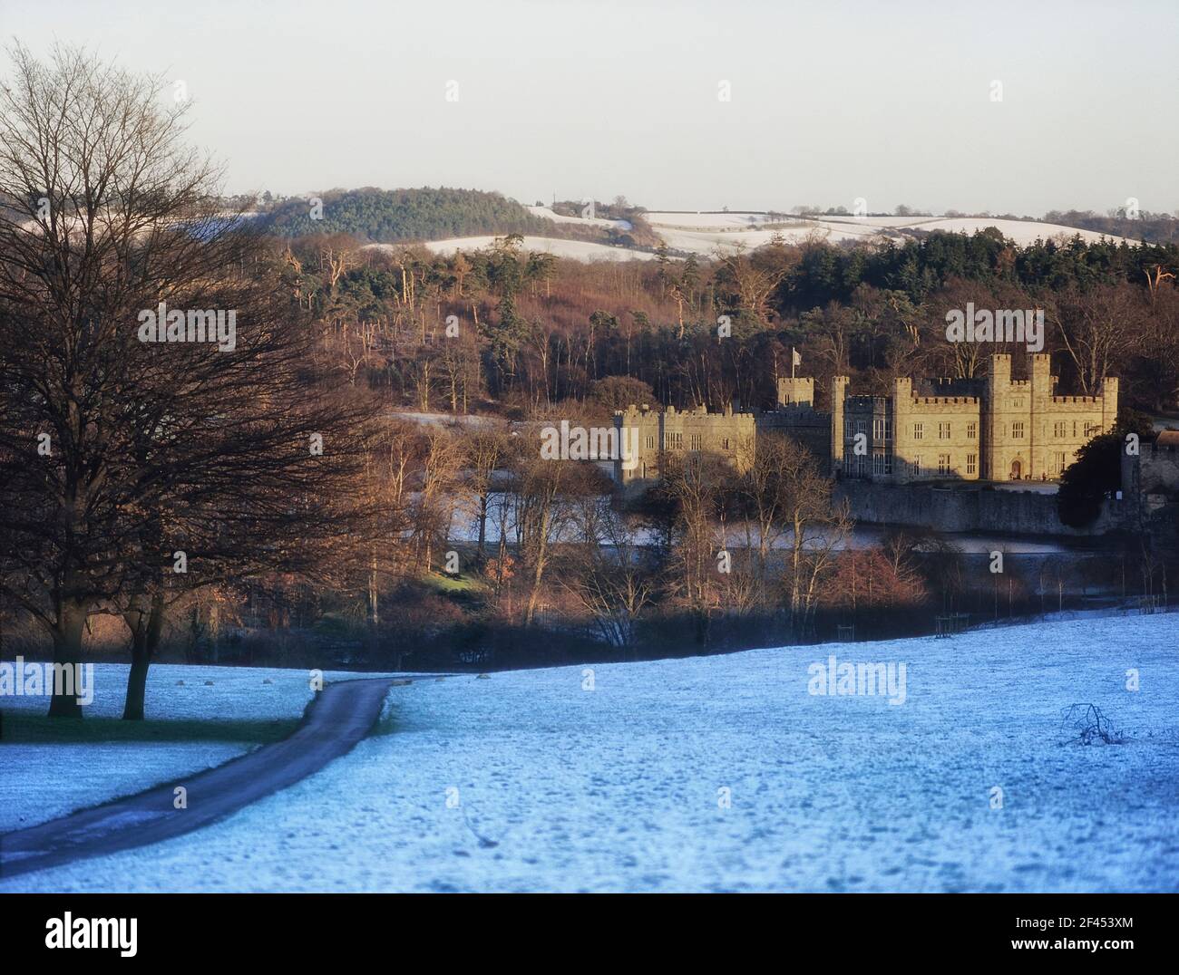 Winter landscape of Leeds Castle in the snow, Kent, England, UK Stock ...