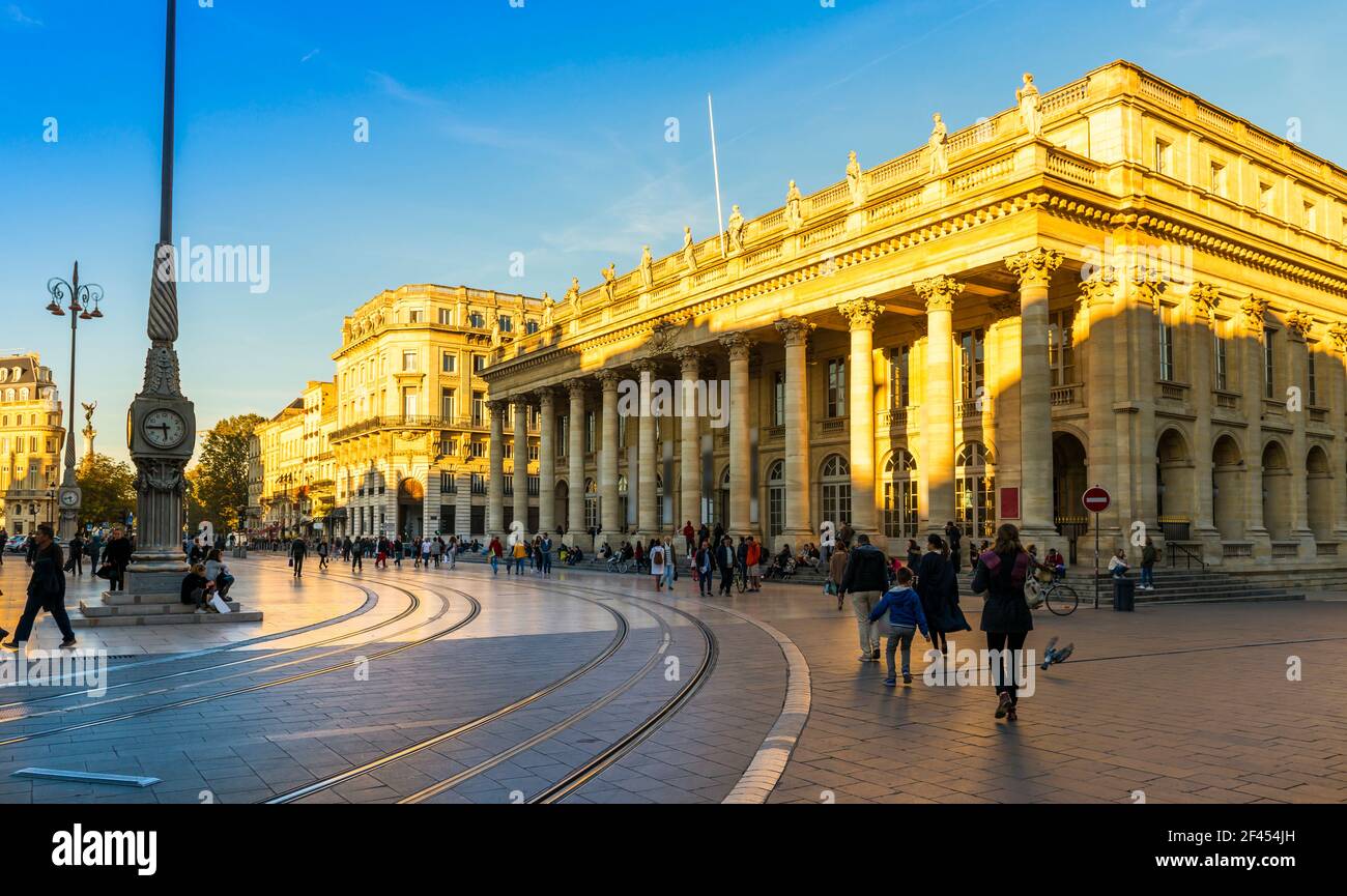Opera bordeaux hi-res stock photography and images - Alamy