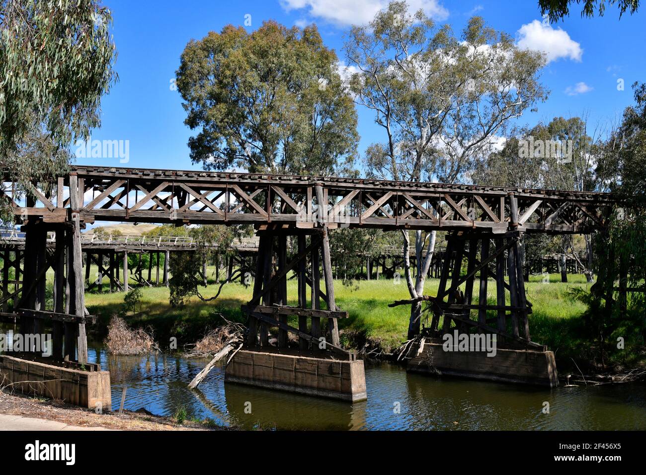 Australia, nostalgic wooden Prince Alfred railway bridge in Gundagai ...