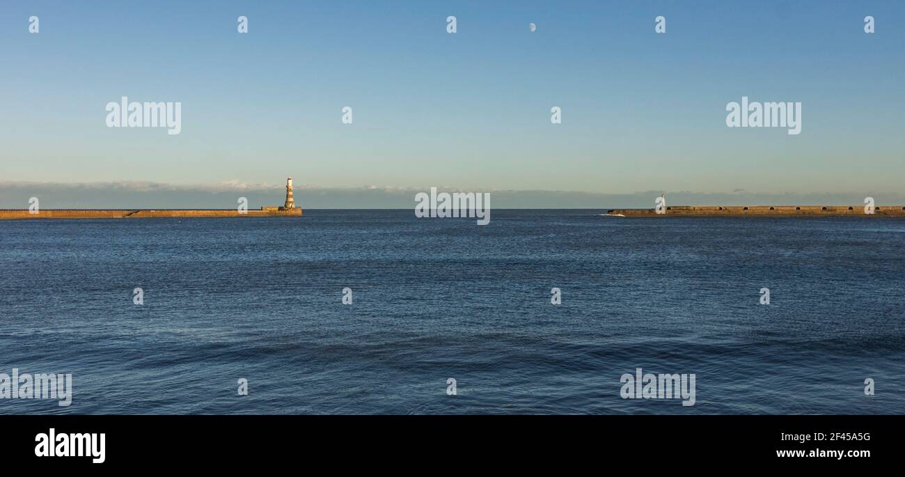 Roker Lighthouse / Roker pier viewed from the beach (Sunderland ...