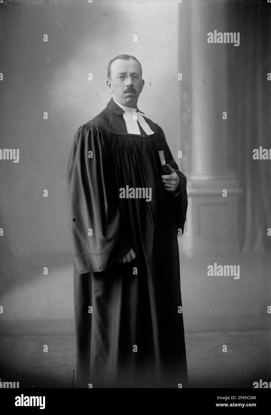 Church services pastor hi-res stock photography and images - Alamy
