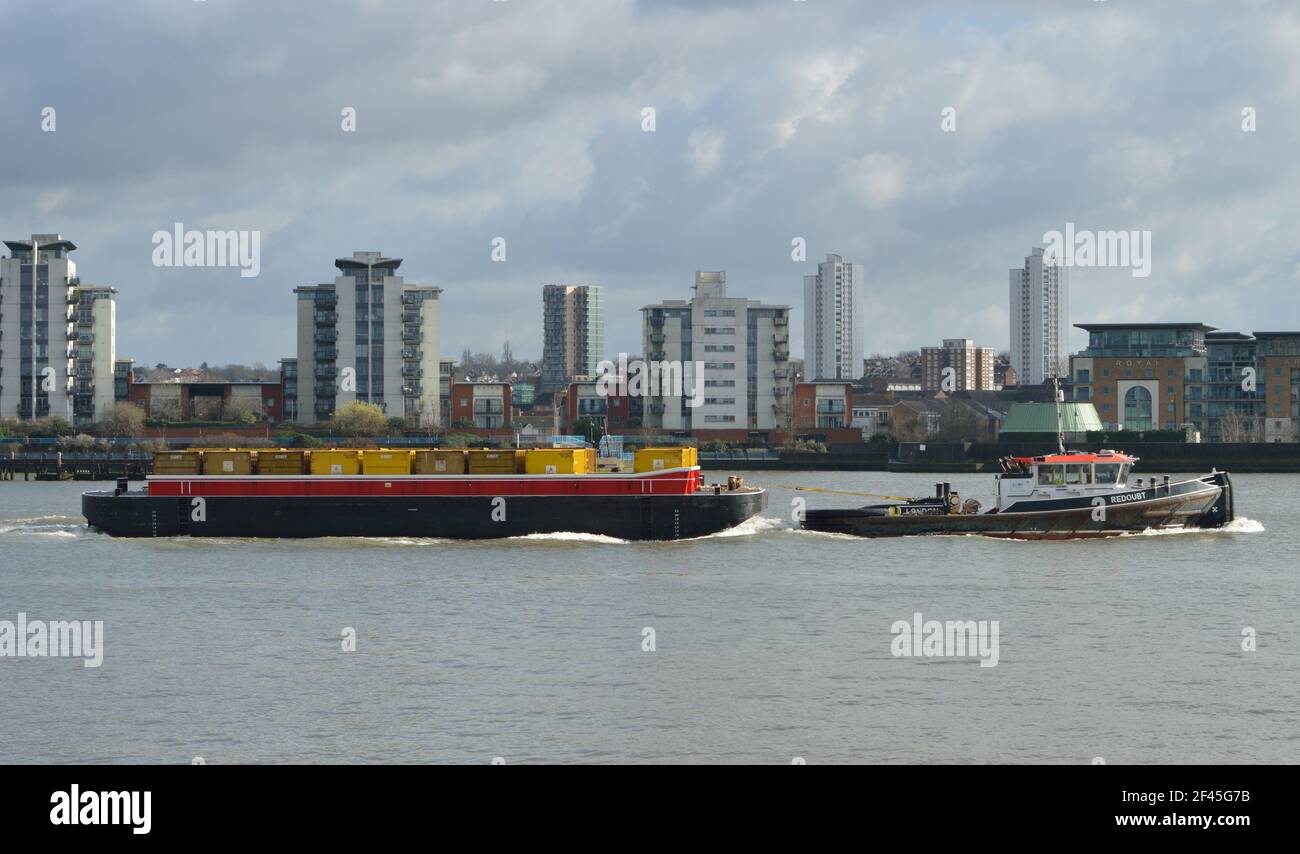 London waste barges hi-res stock photography and images - Alamy