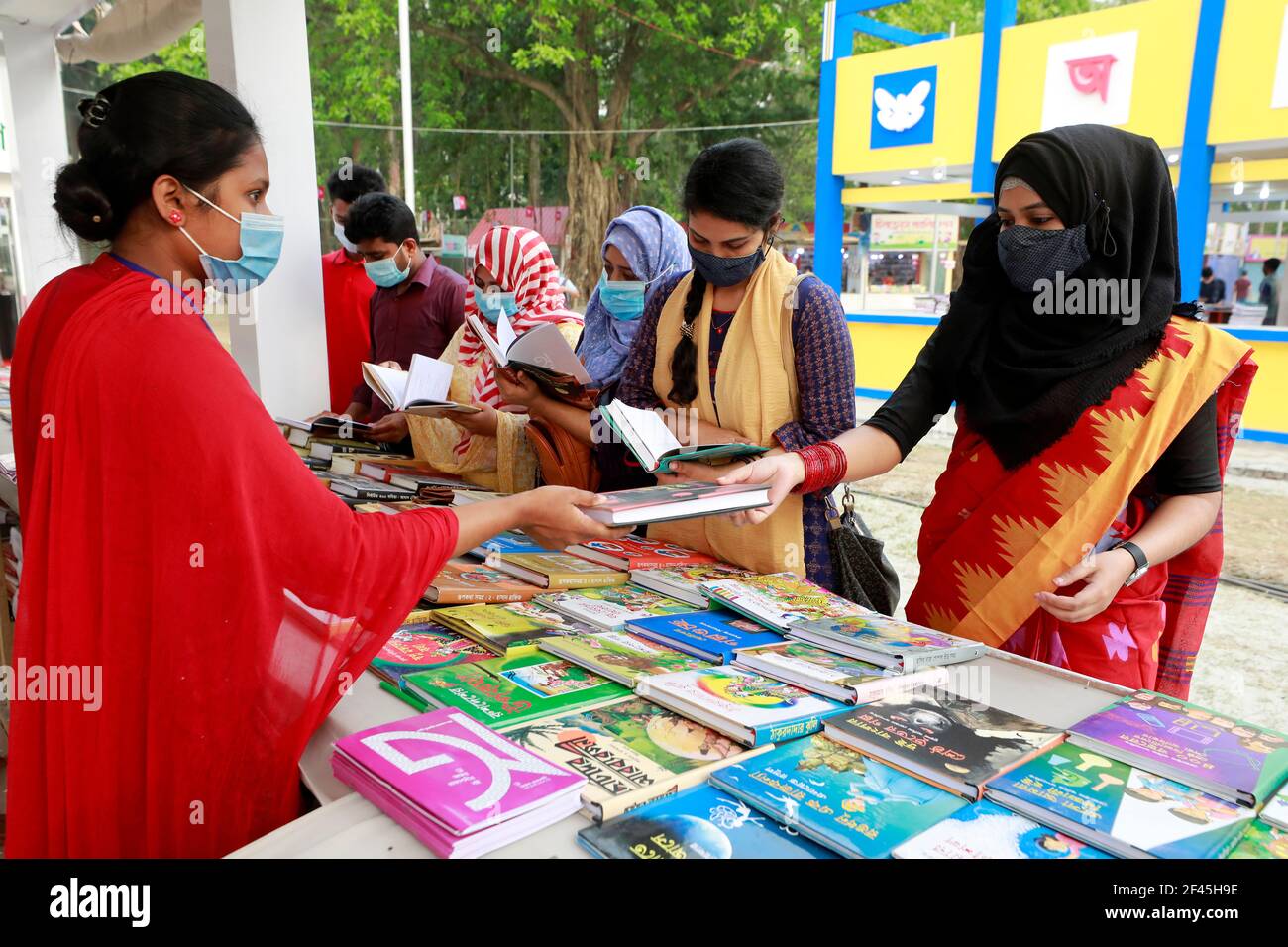 Ekushey book fair hi-res stock photography and images - Alamy