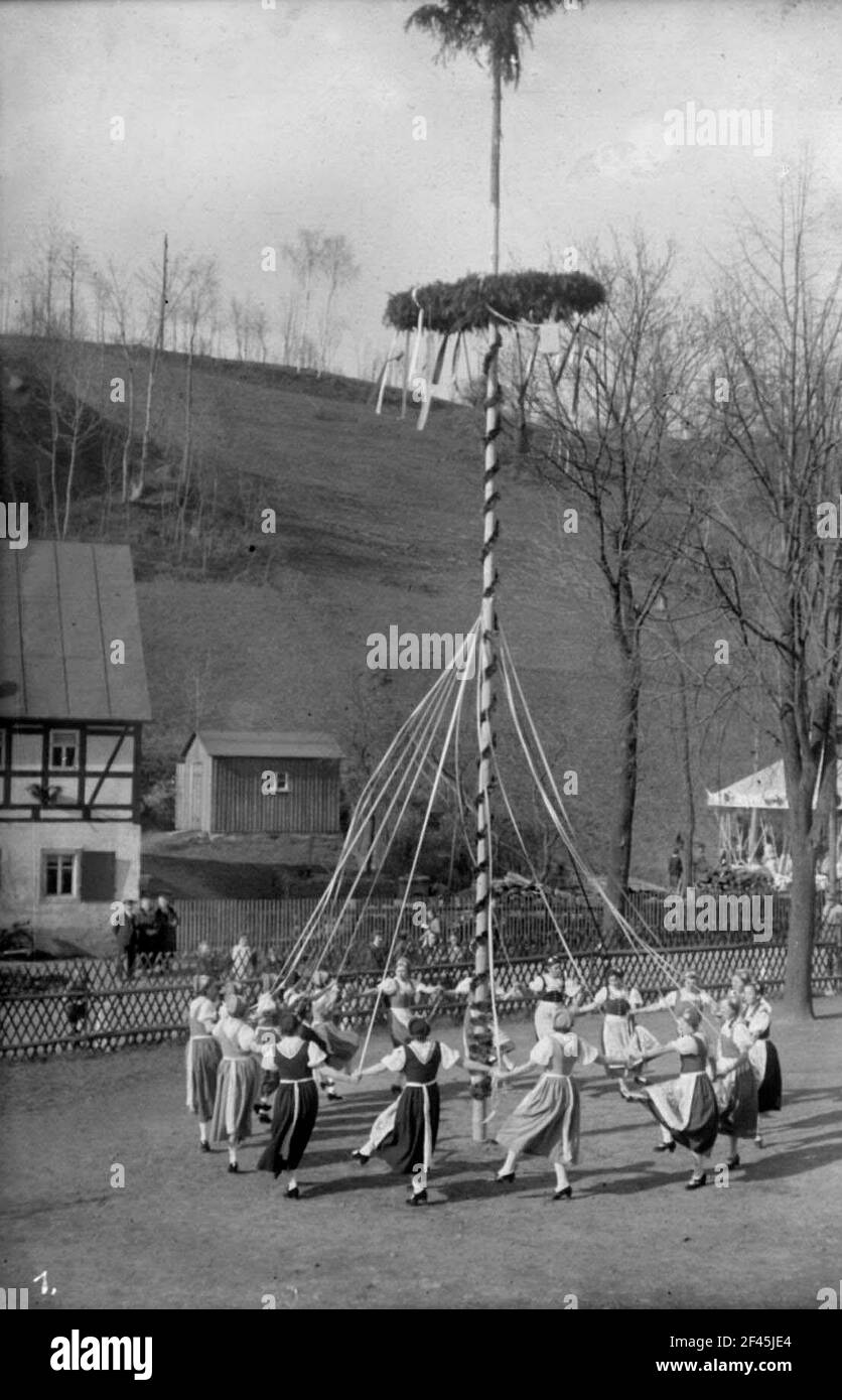 Women's club - dance around the maypole on the school seat Stock Photo ...