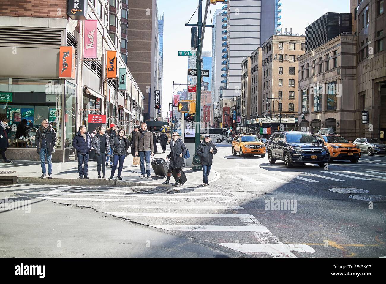 people waiting at crosswalk in new york city Stock Photo - Alamy
