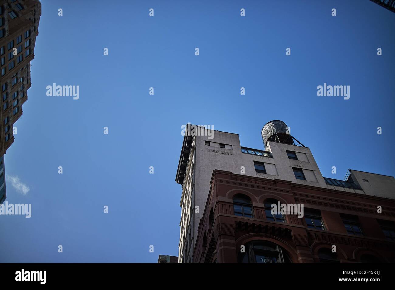New york building sky hi-res stock photography and images - Alamy