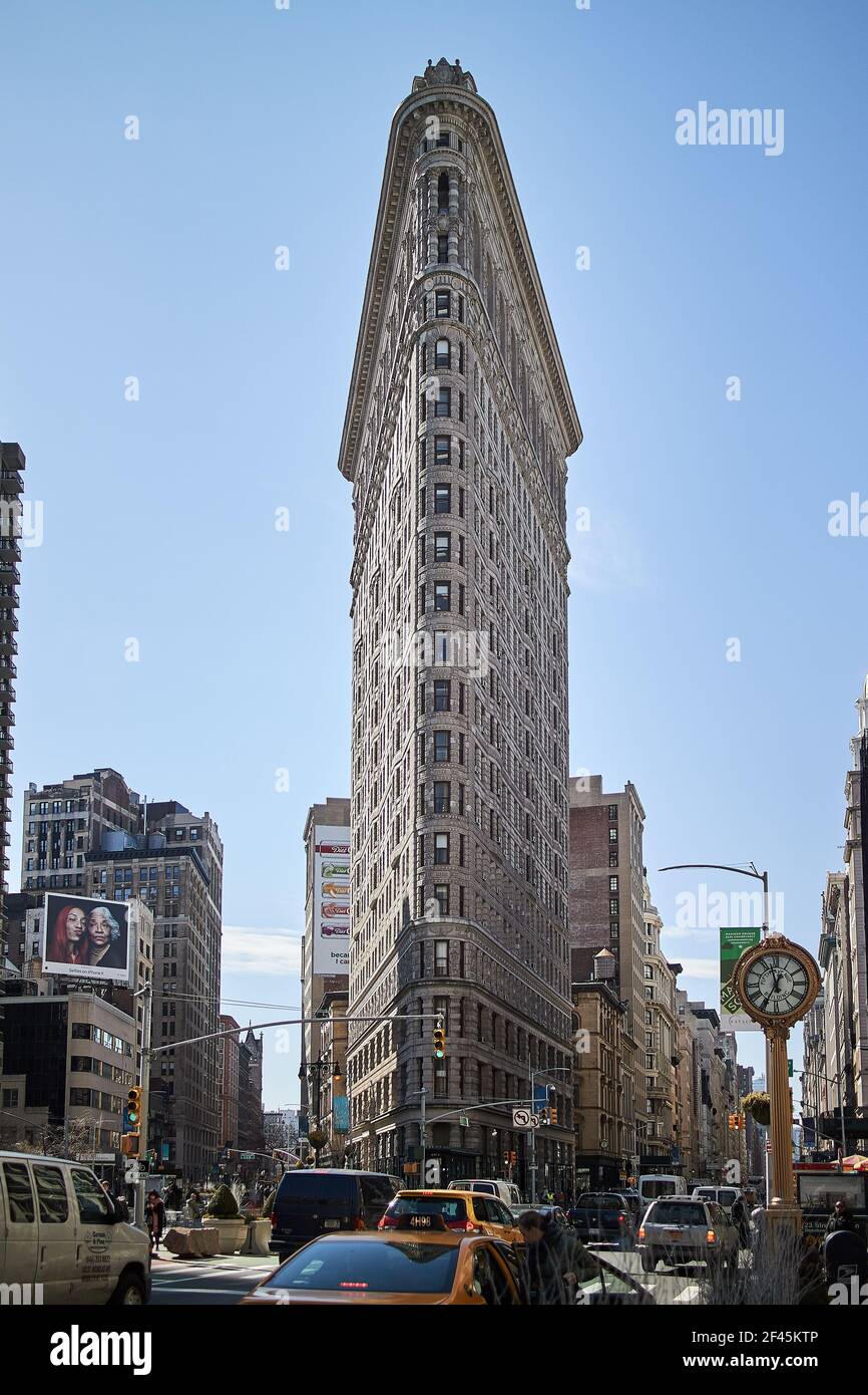 triangle building in new york city Stock Photo - Alamy