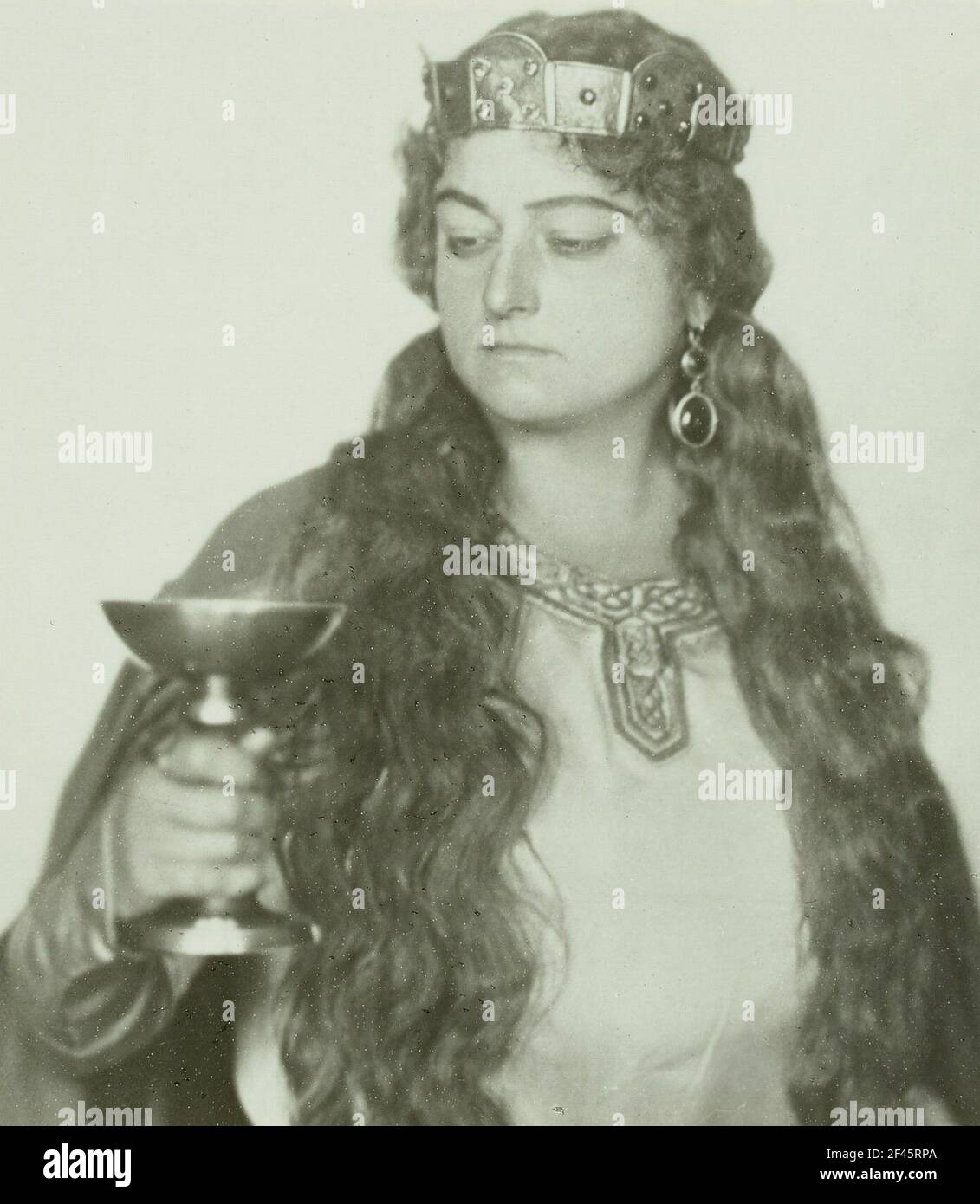 Tristan isolde performance hi-res stock photography and images - Alamy