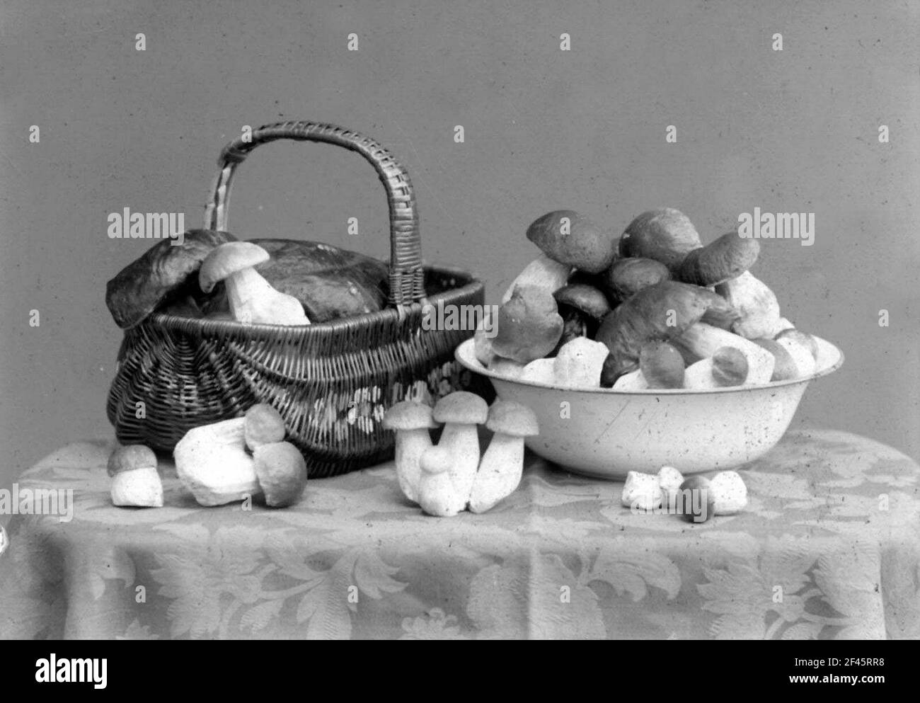 Collectible vintage edition hi-res stock photography and images - Alamy