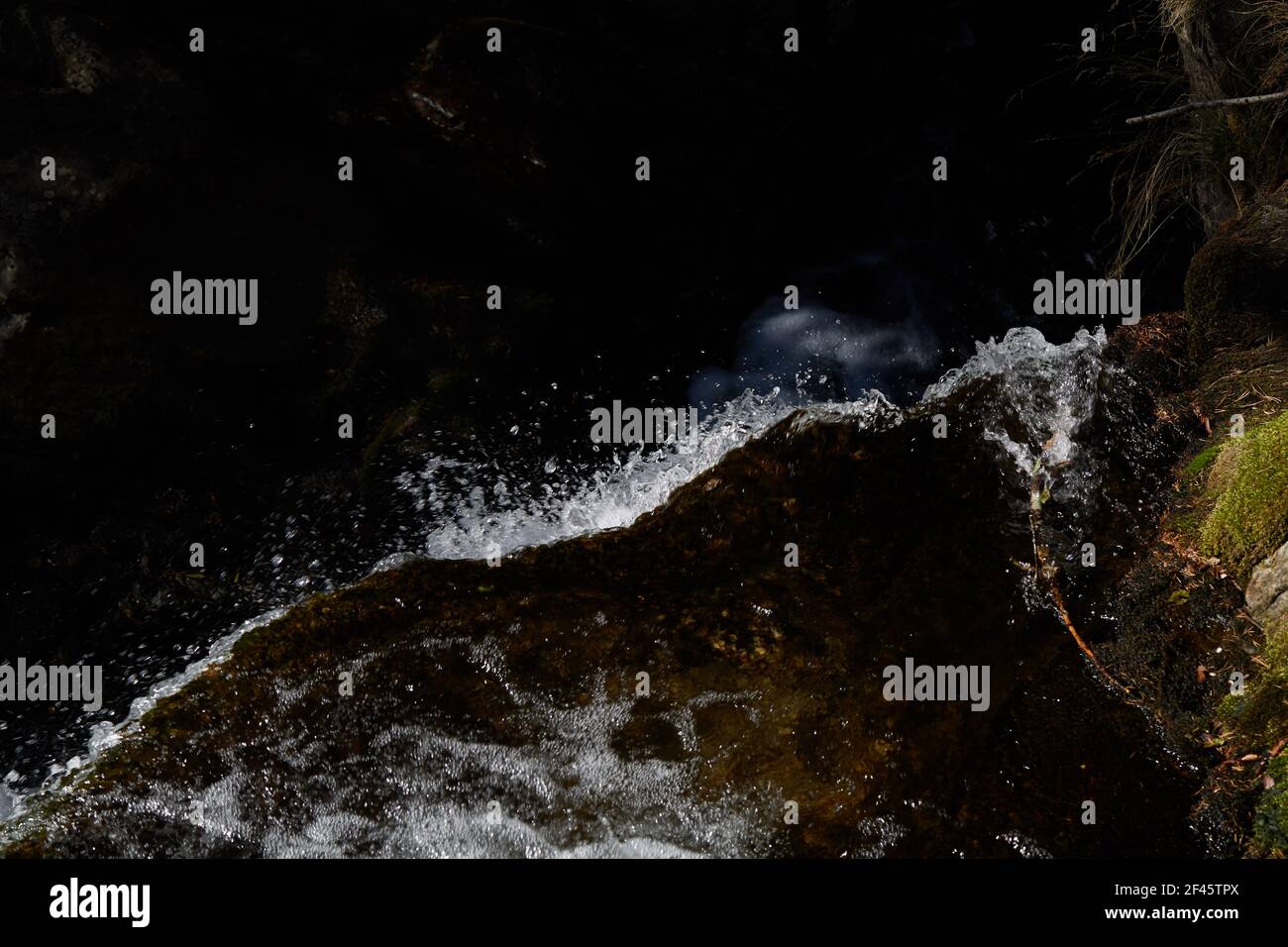 Dirty looking sea water hi-res stock photography and images - Alamy