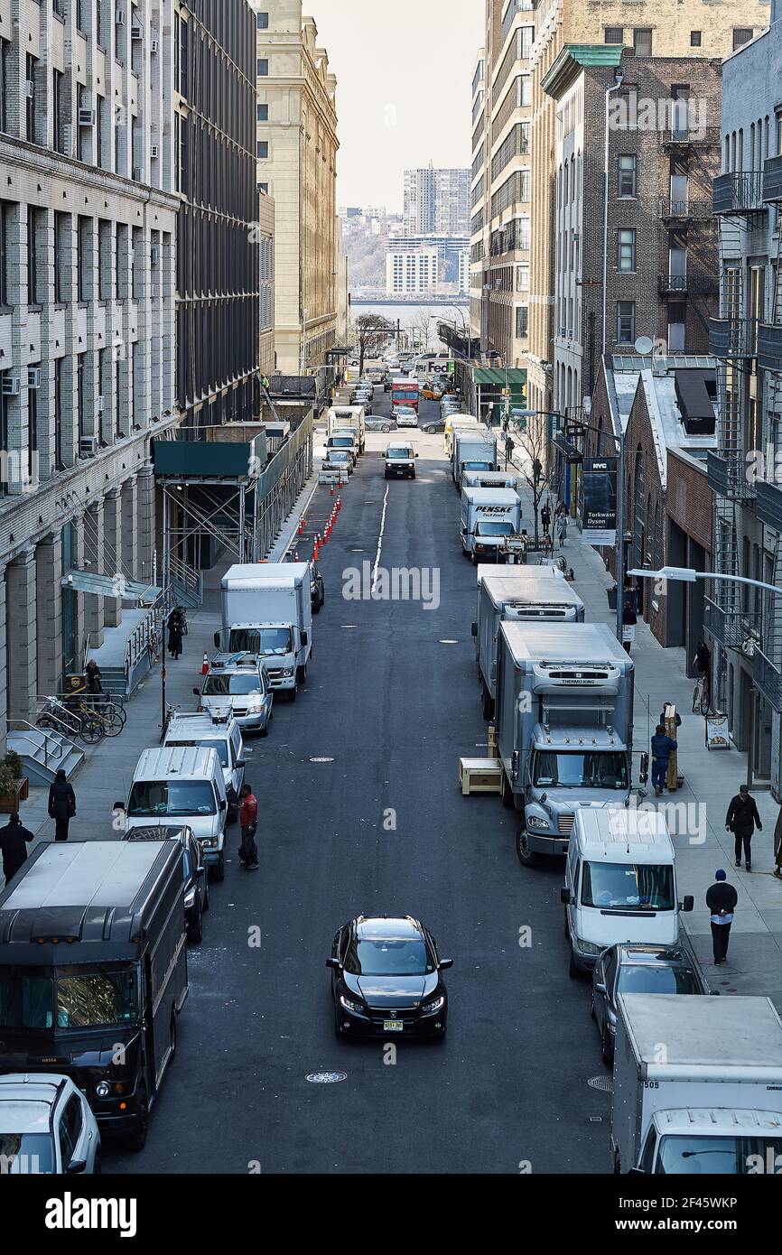 overview photo of a busy street road in a city Stock Photo - Alamy
