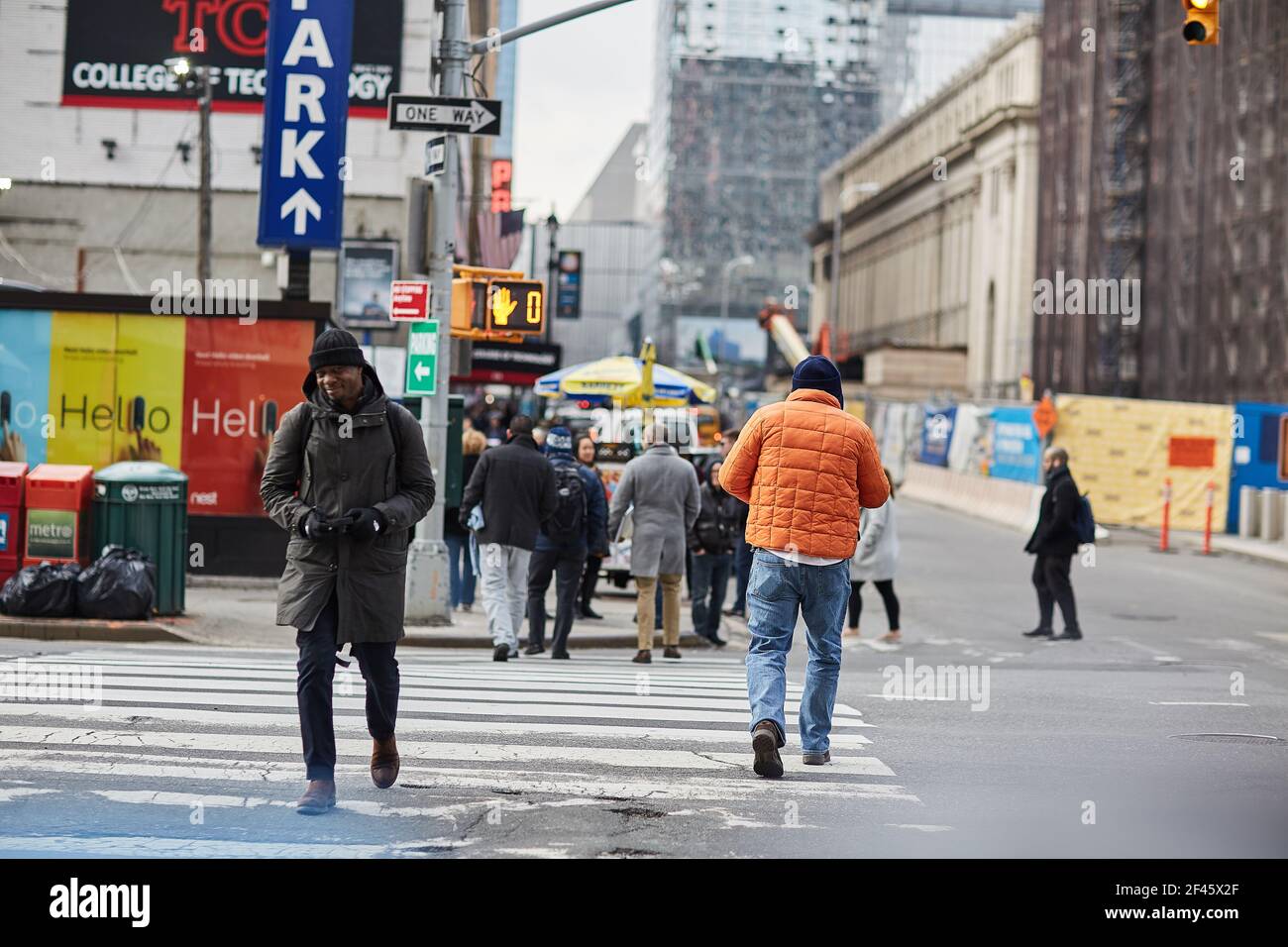 people crossing a crosswalk in new york city Stock Photo - Alamy