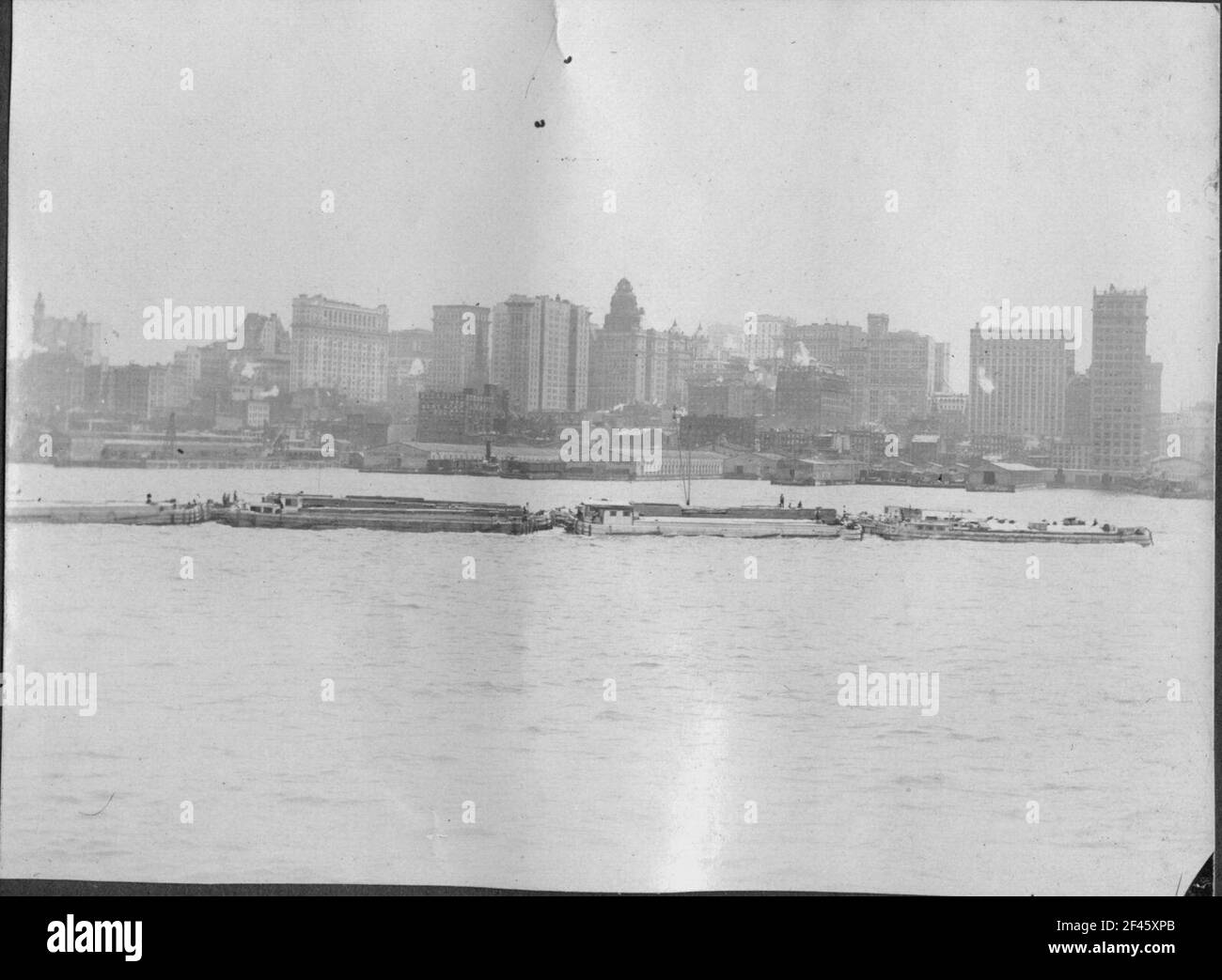 New York. Silhouette of medium distance seen from the ship Stock Photo ...