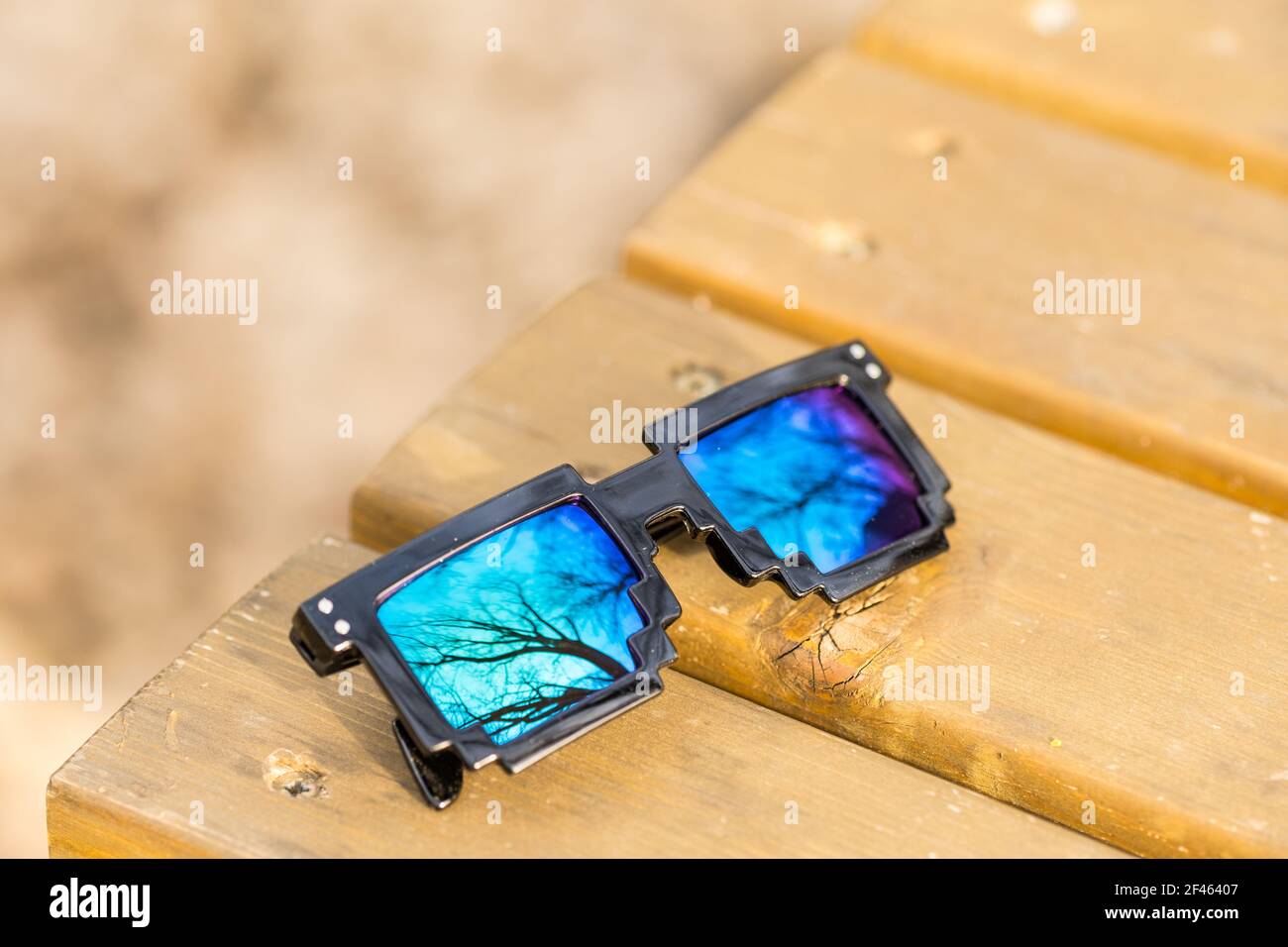 Pixel art sunglasses hi-res stock photography and images - Alamy