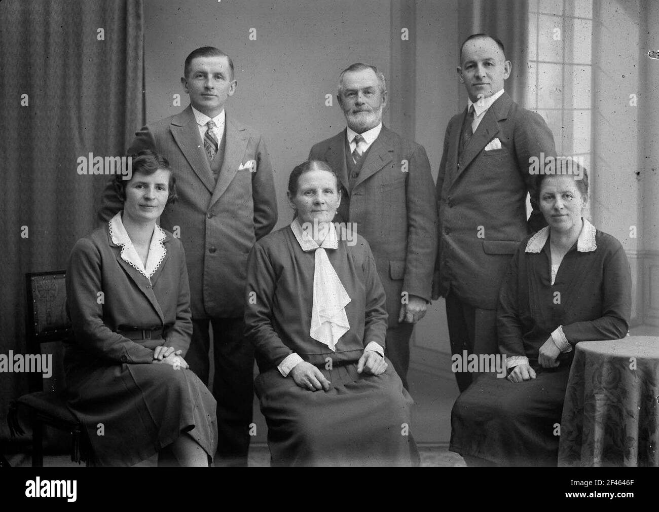 Historical family representation Black and White Stock Photos & Images ...
