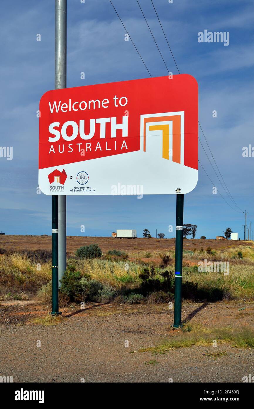 Australia, board on border between South Australia and New South Wales ...