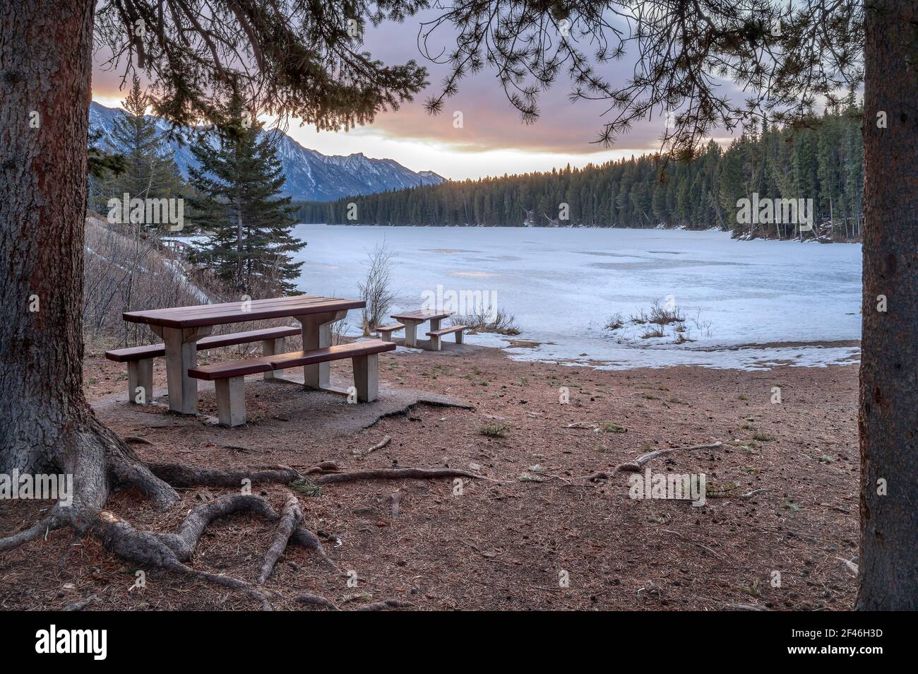 Sunrise at Johnson Lake in Banff National Park, Alberta, Canada Stock ...