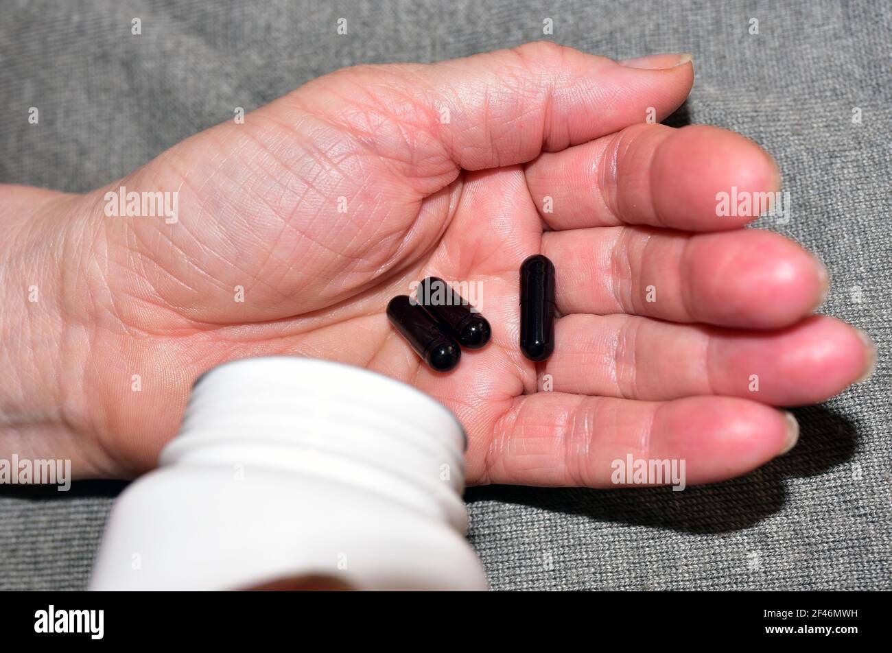 Female viagra tablets hi-res stock photography and images - Alamy