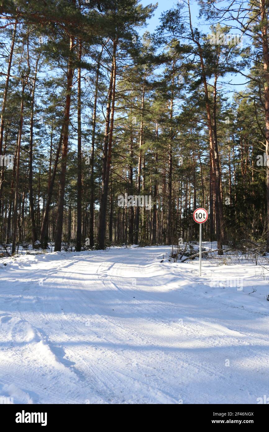 10t sign hi-res stock photography and images - Alamy