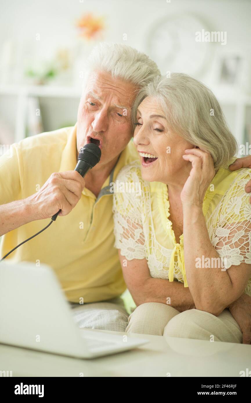 Elderly singing home hi-res stock photography and images - Alamy