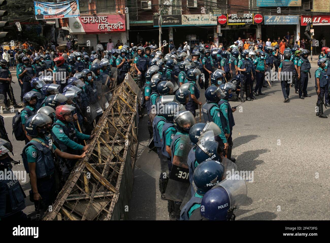 Dhaka, Bangladesh. 19th Mar, 2021. Riot police create barricades in the ...