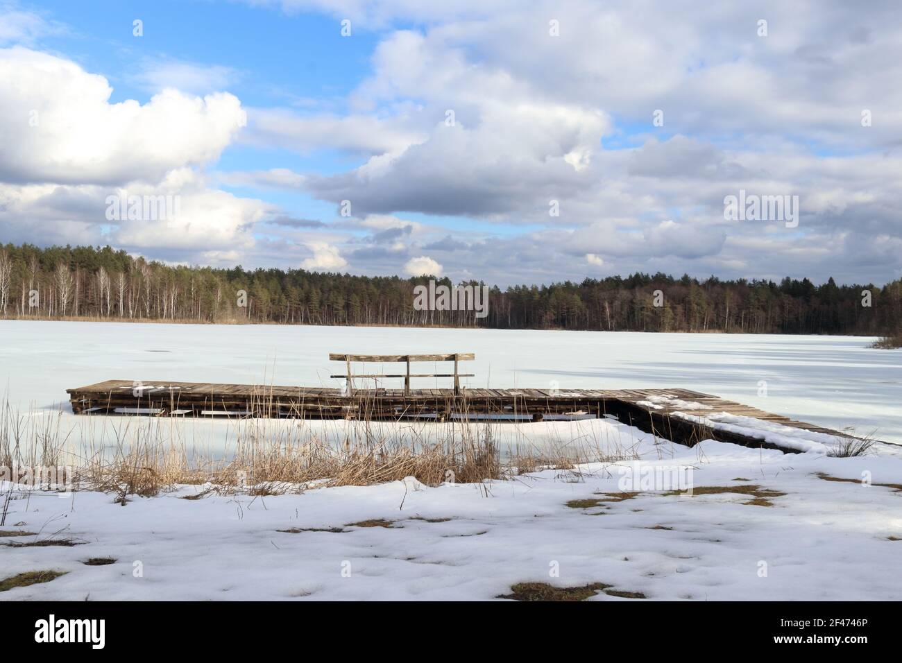 Bridge people one frozen winter hi-res stock photography and images - Alamy