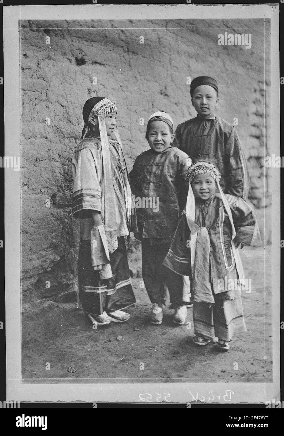 Chinese children family Black and White Stock Photos & Images - Alamy