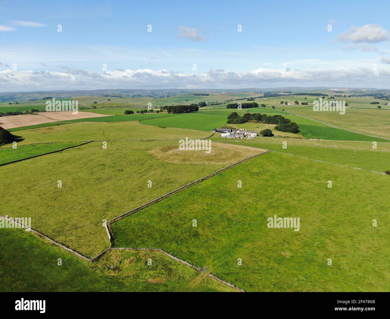 Arbor Low Henge Derbyshire UK ancient earthworks Stock Photo - Alamy