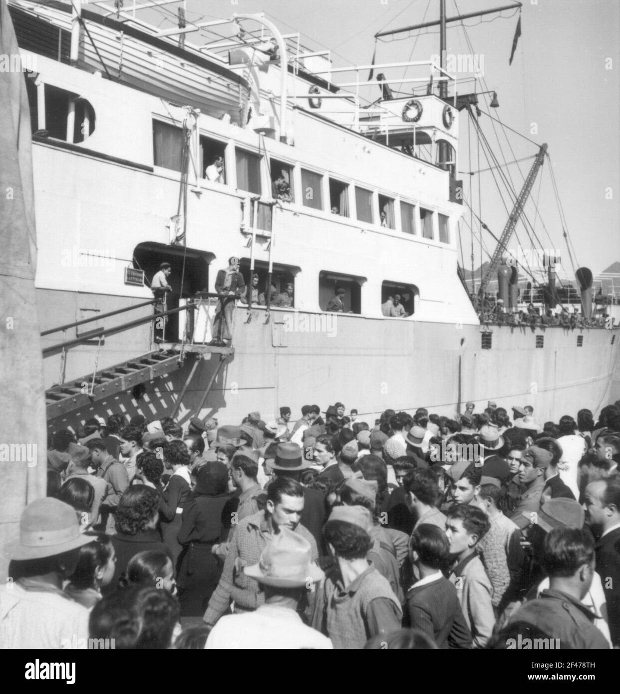 Arrival photos Black and White Stock Photos & Images - Alamy