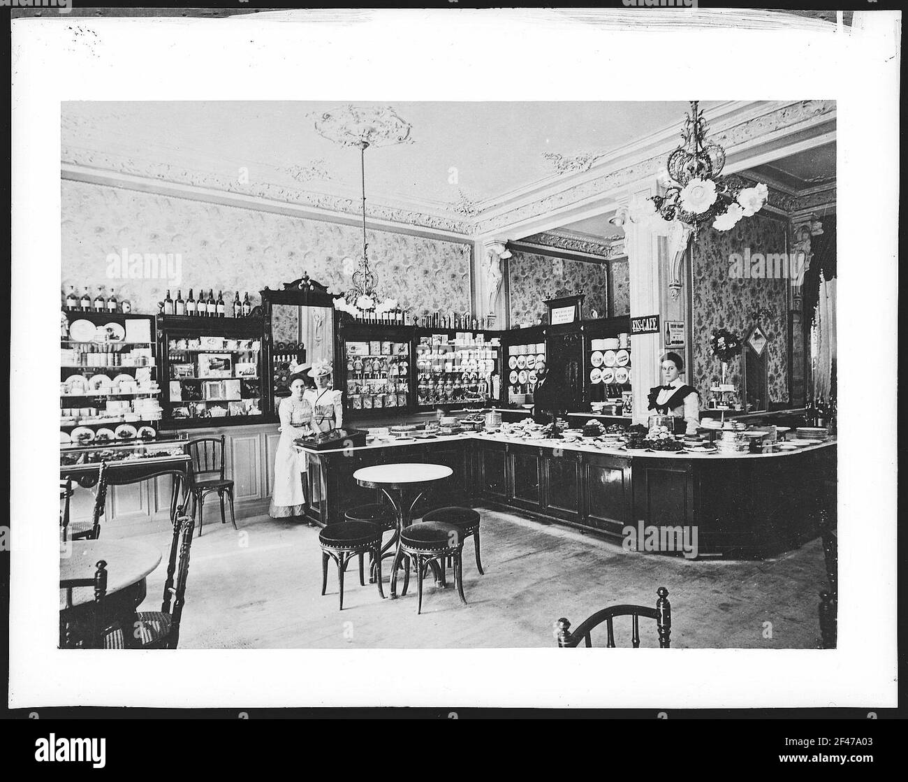 Confectionery culinary dessert sweet Black and White Stock Photos ...