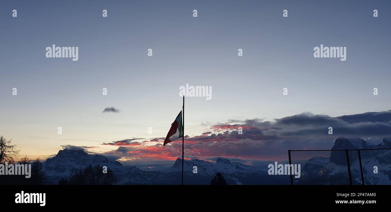 Italian flag flutters sun hi-res stock photography and images - Alamy