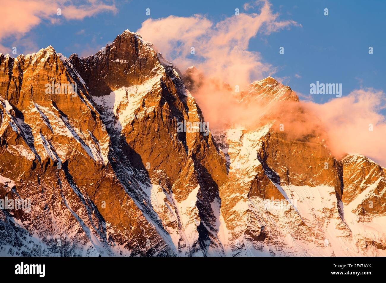 Rock fall on mount everest hi-res stock photography and images - Alamy
