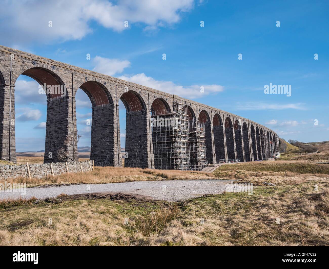 Ribblehead viaduct scaffolding hi-res stock photography and images - Alamy