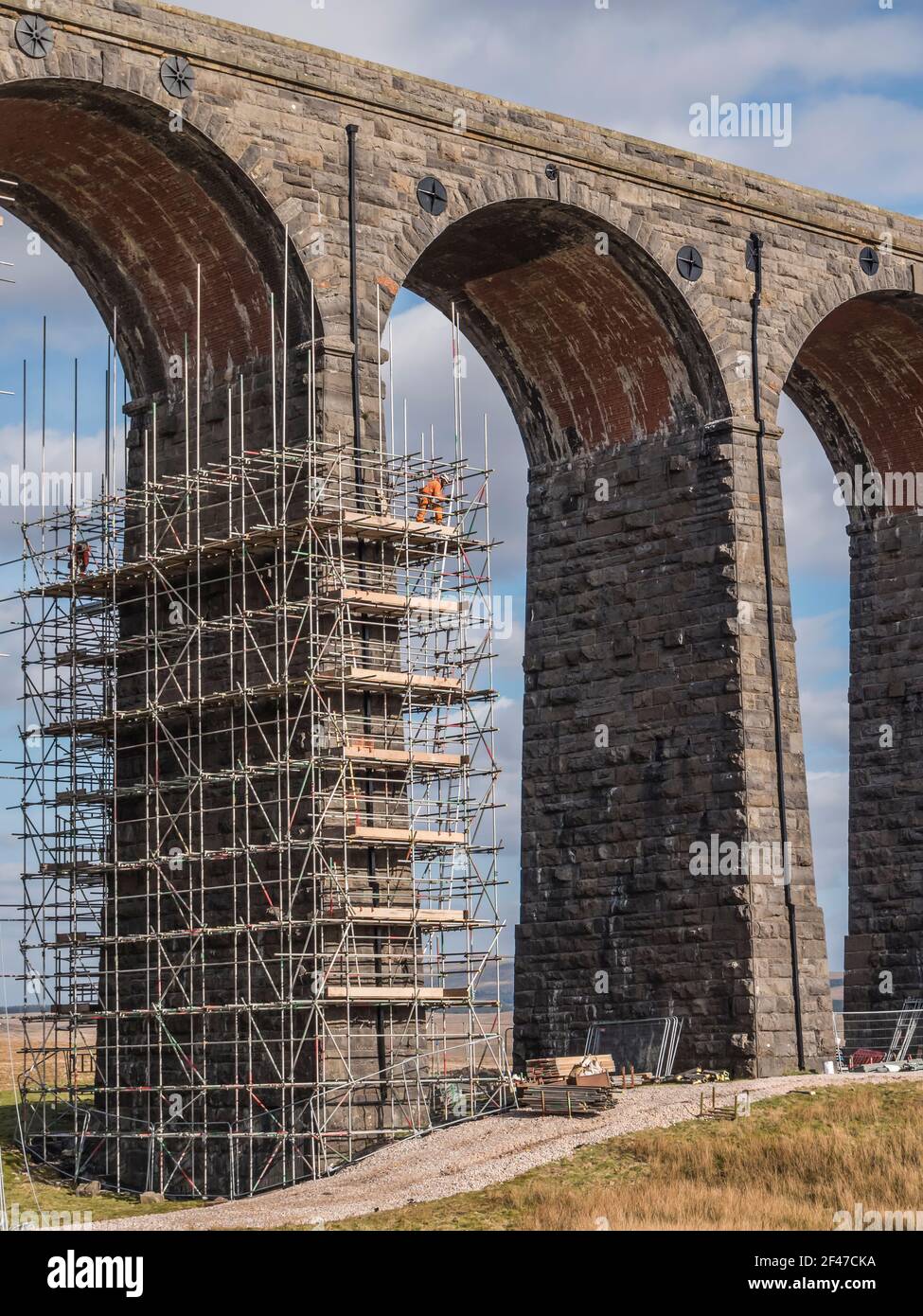 Ribblehead viaduct scaffolding hi-res stock photography and images - Alamy