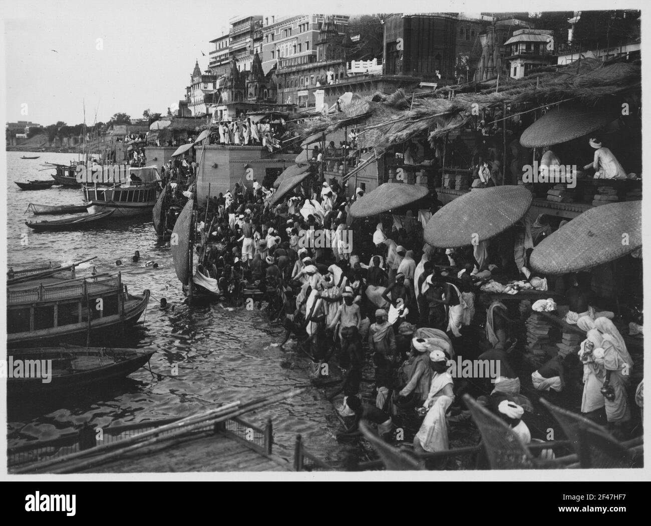 Hindu pilgrim Black and White Stock Photos & Images - Alamy
