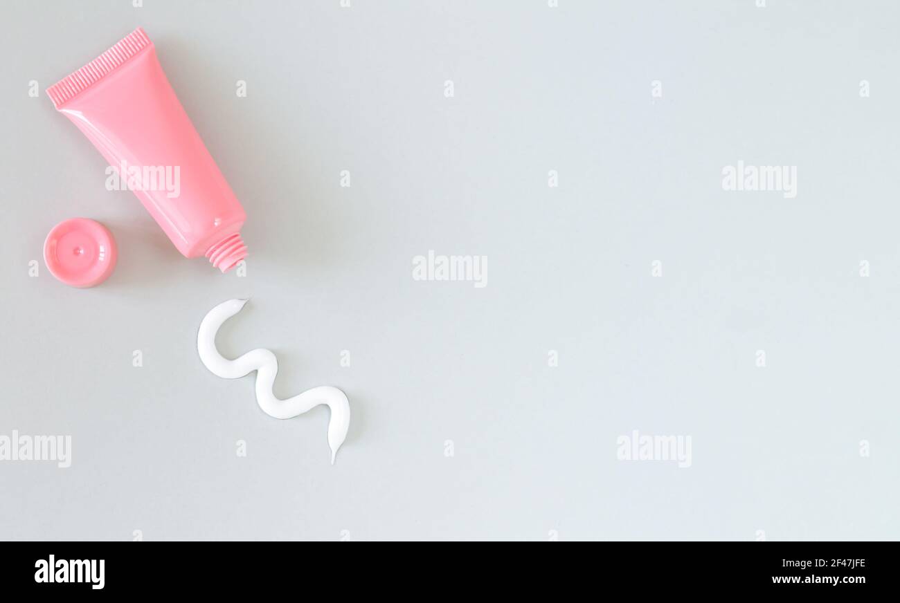Toothpaste squeeze out hi-res stock photography and images - Alamy