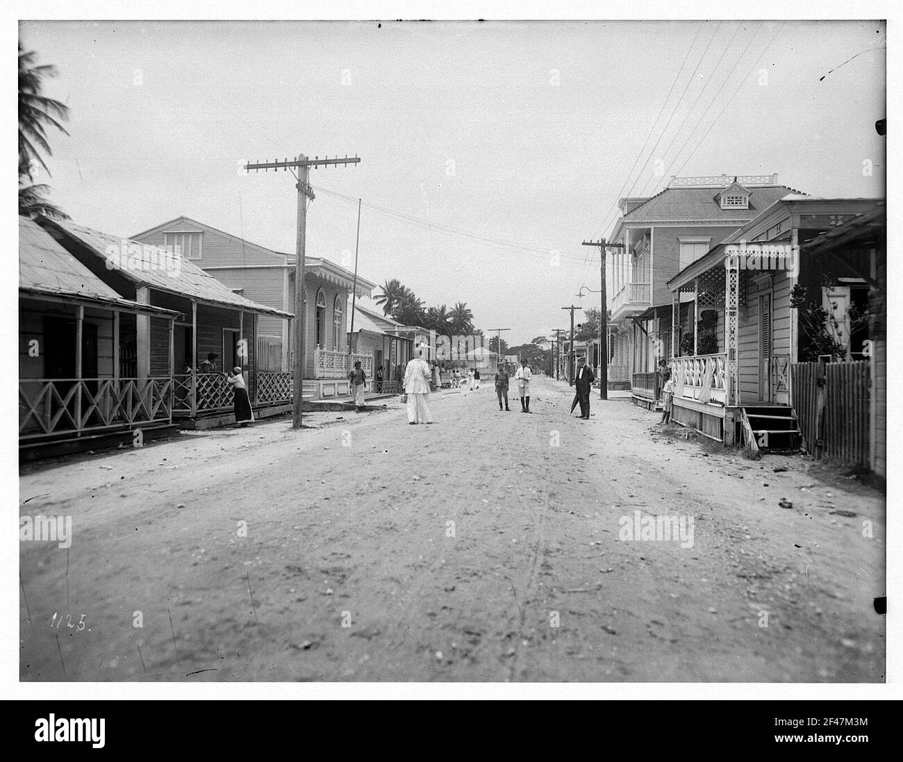 Urban street scene in Cut Out Stock Images & Pictures - Alamy
