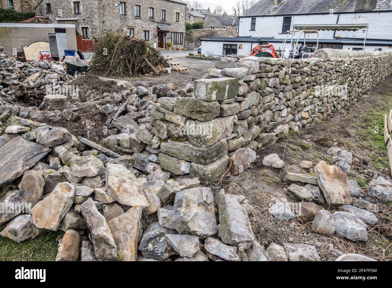 Pub boundary wall giggleswick hi-res stock photography and images - Alamy