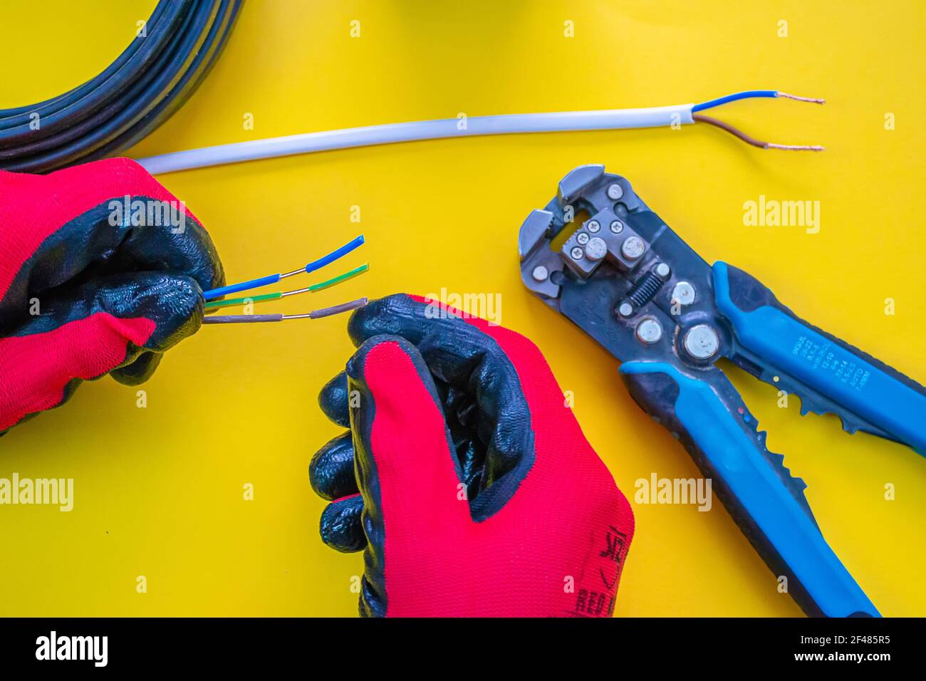 Electric peeling insulation hi-res stock photography and images - Alamy