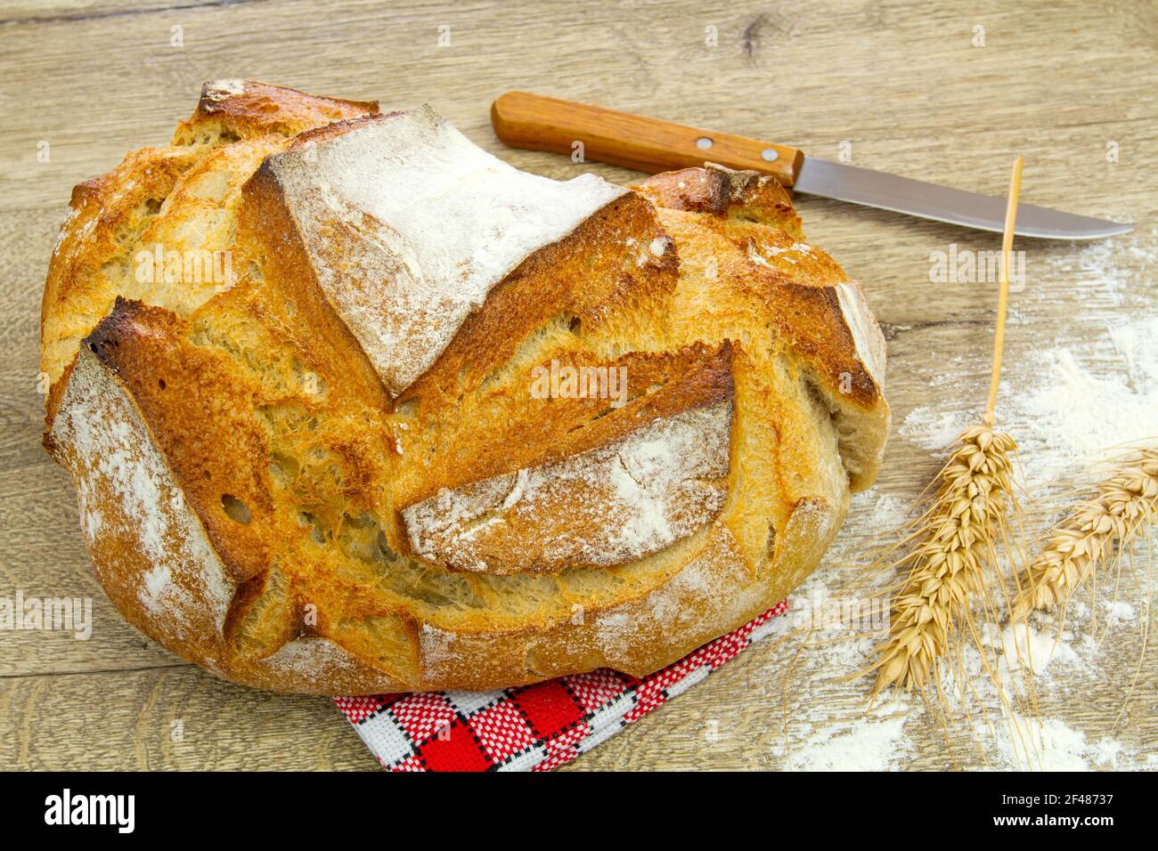 Big round loaf bread hi-res stock photography and images - Alamy