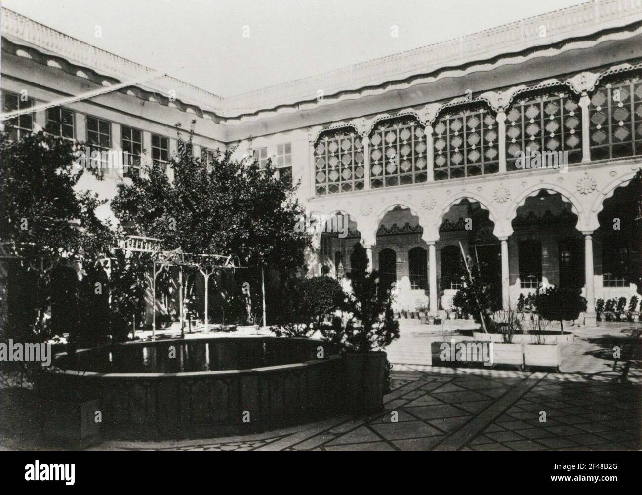 Damascus. House Chamieh. Courtyard with fountain Stock Photo - Alamy