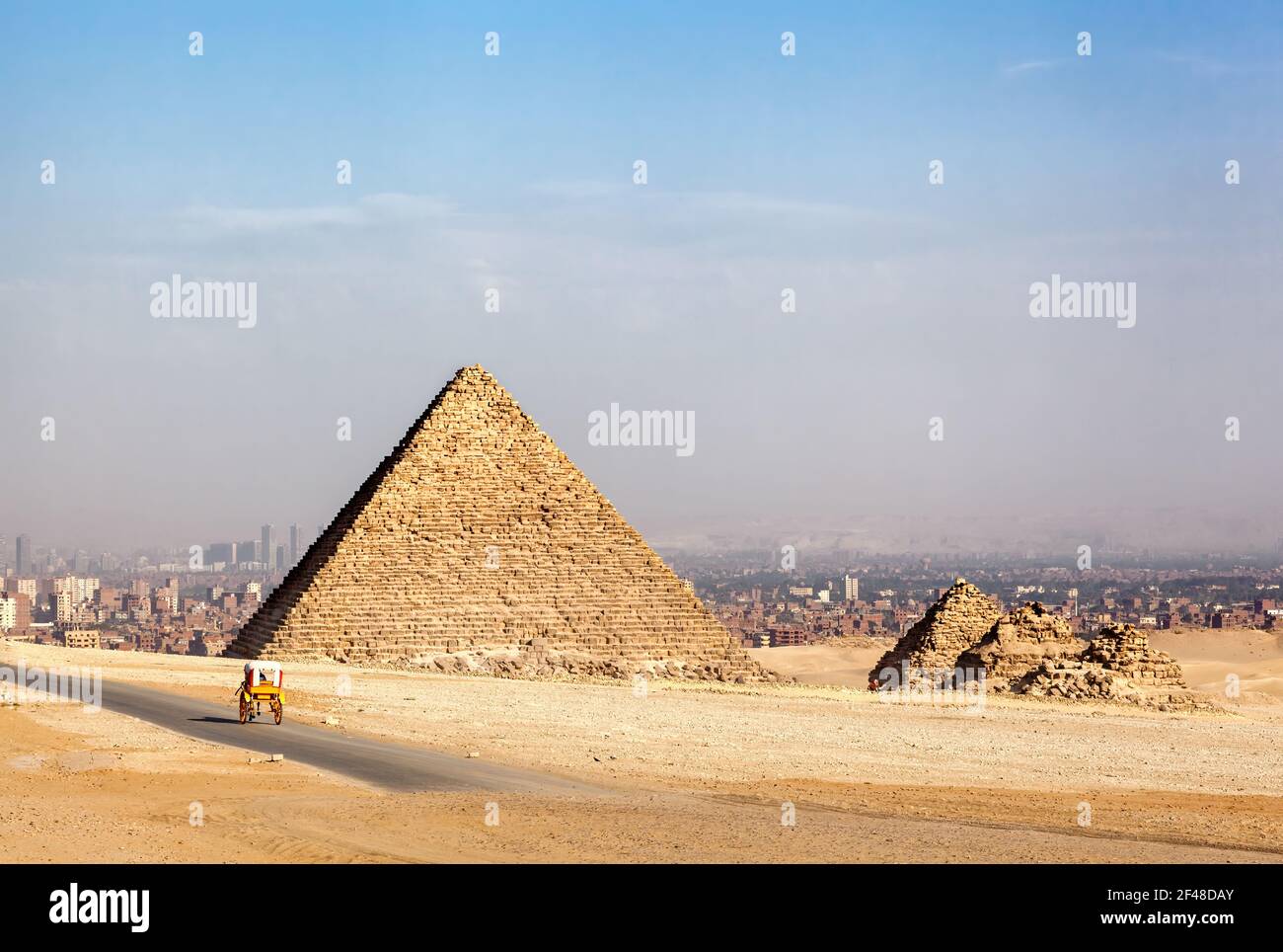 Cairo city pyramid background hi-res stock photography and images - Alamy