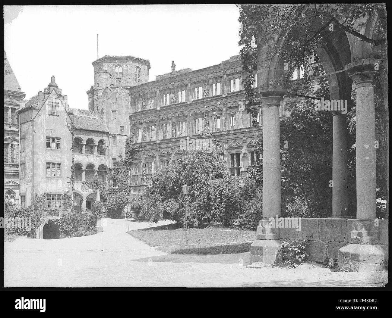 Heidelberg castle courtyard hi-res stock photography and images - Alamy